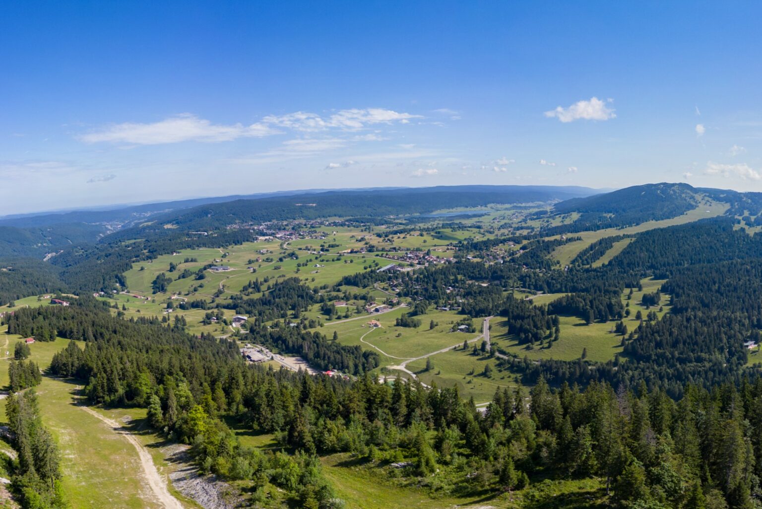 Water sports centre, spectacular walks... In the Jura, this resort is pulling out all the stops ...